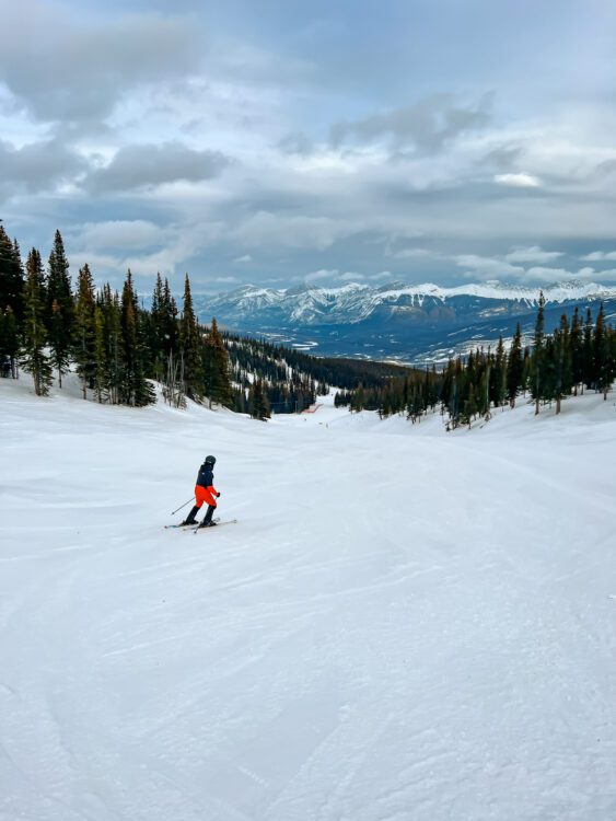 In het Canadese Marmot Basin skigebied kan je wintersporten in ...