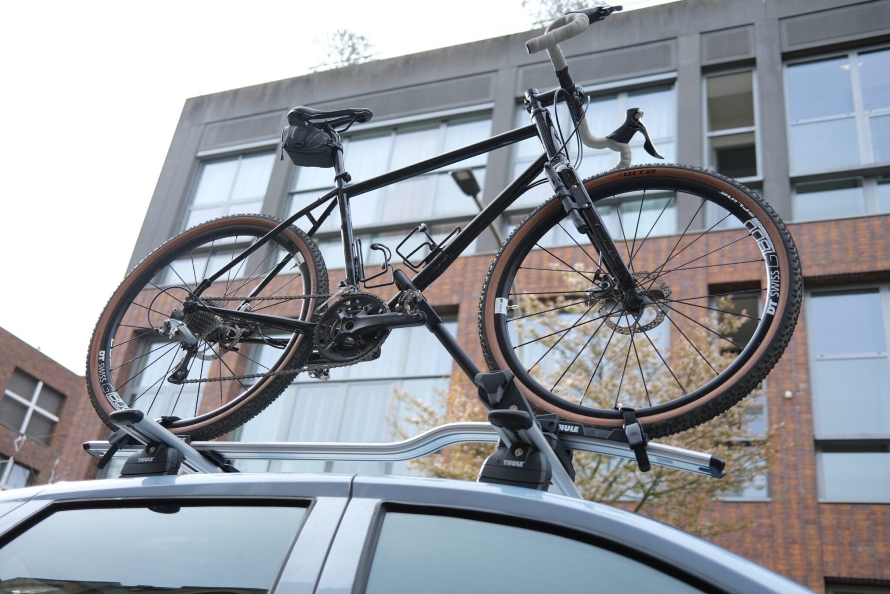 Thule ProRide dakfietsendrager monteren | The Bike