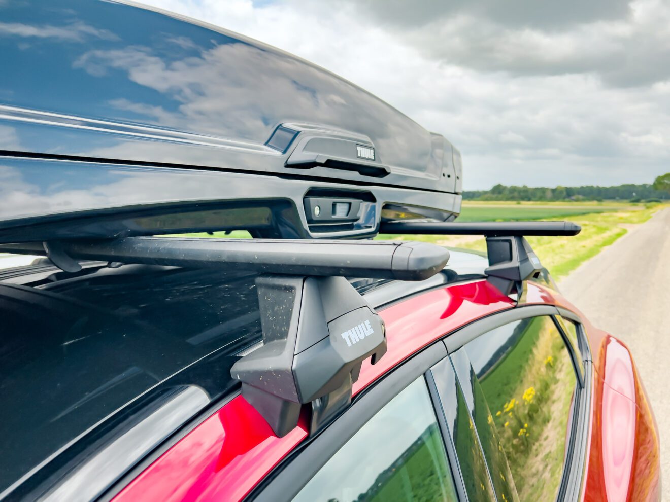 Een dakkoffer op de elektrische auto: we gingen de uitdaging aan