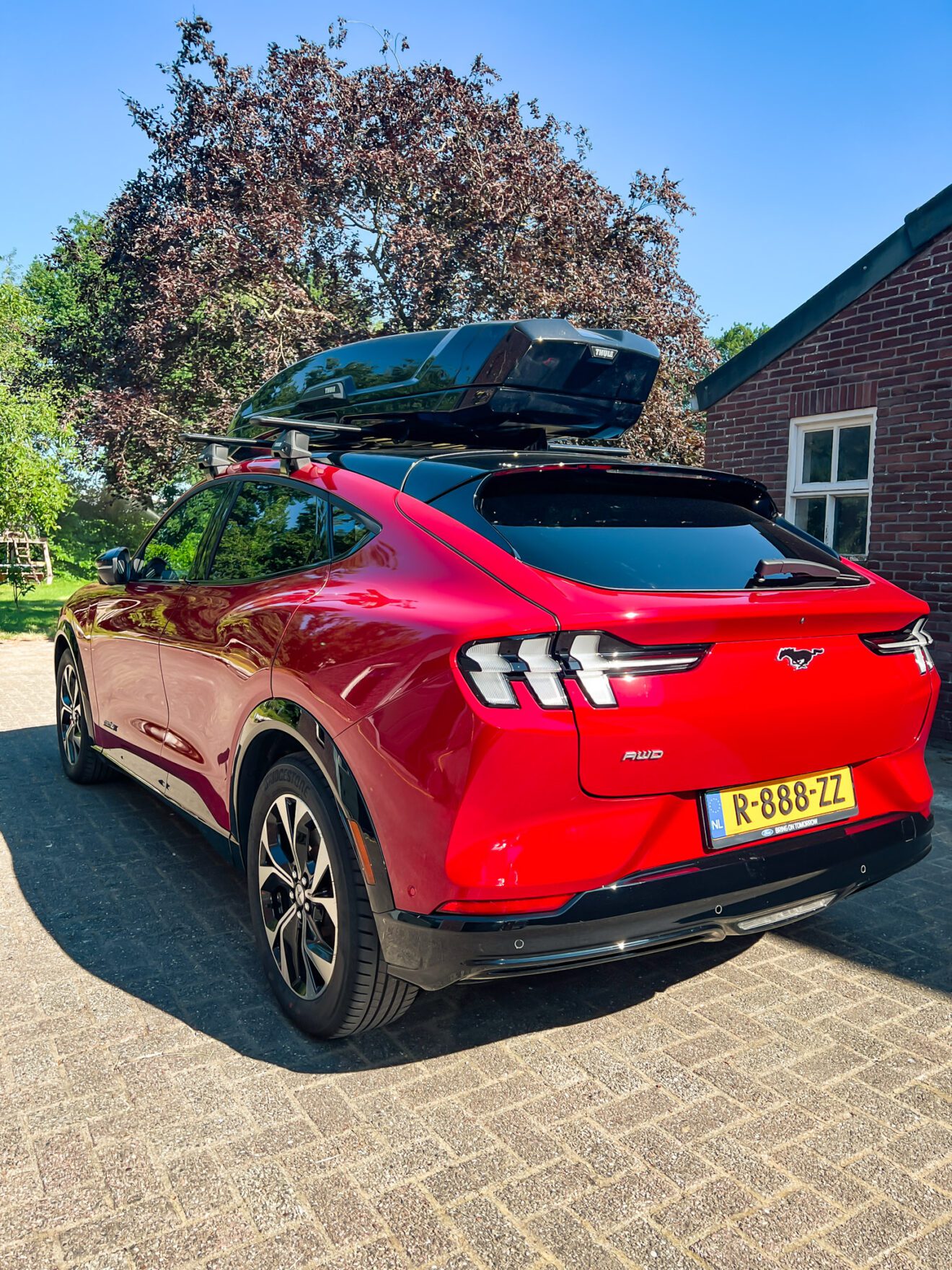 Een dakkoffer op de elektrische auto: we gingen de uitdaging aan